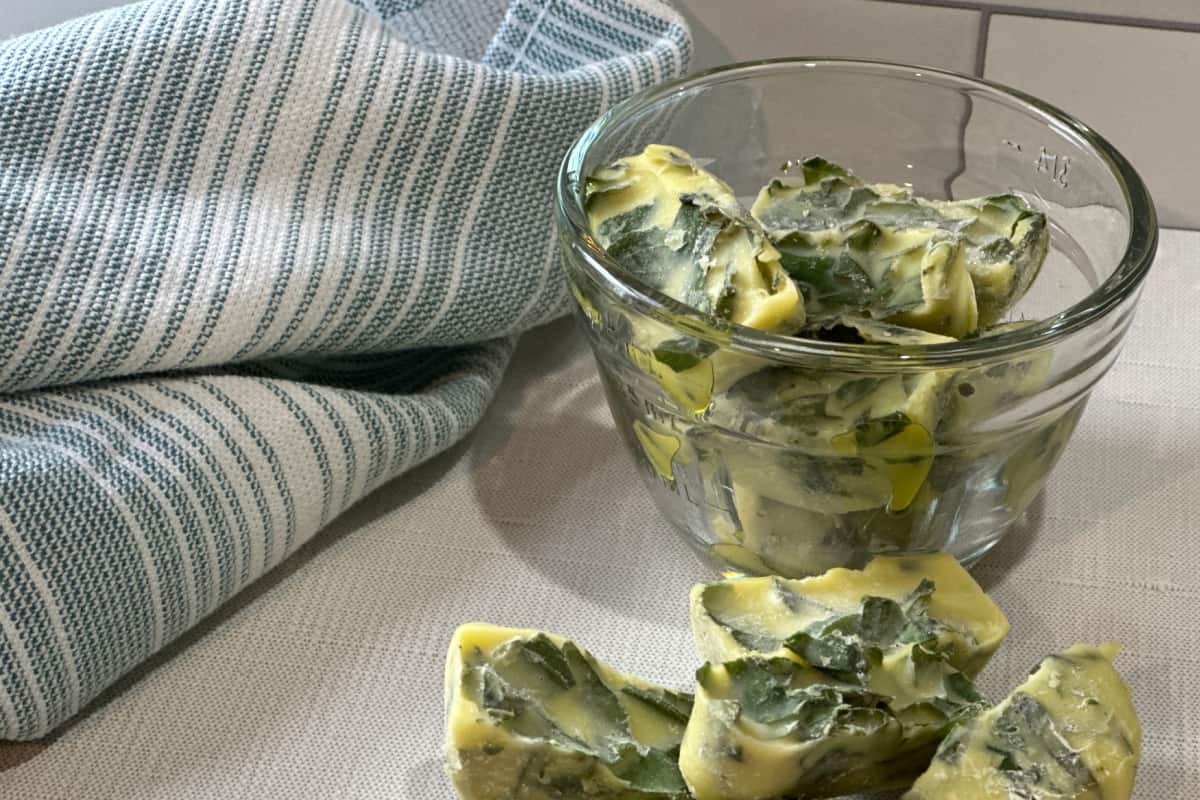 Preserving Basil for Winter: Two Quick Methods - Heritage revived